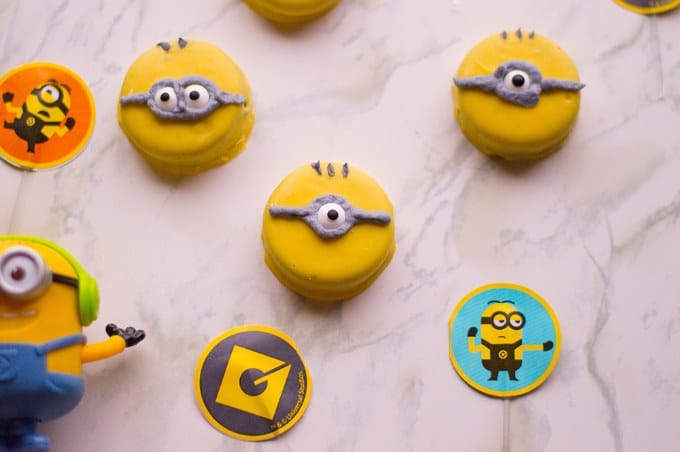 How to Make Minion Oreos - My Heavenly Recipes