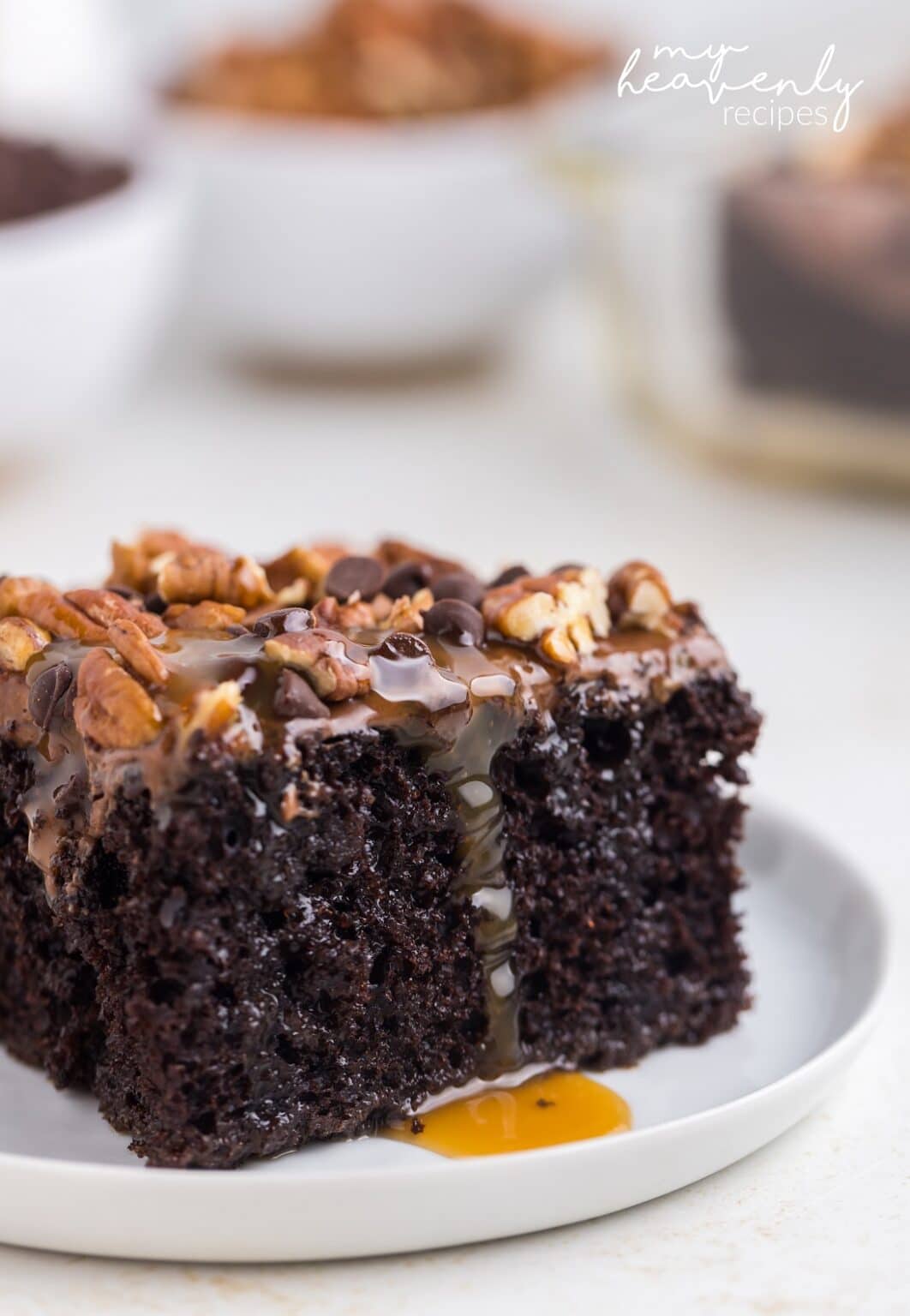 Turtle Poke Cake Recipe - My Heavenly Recipes